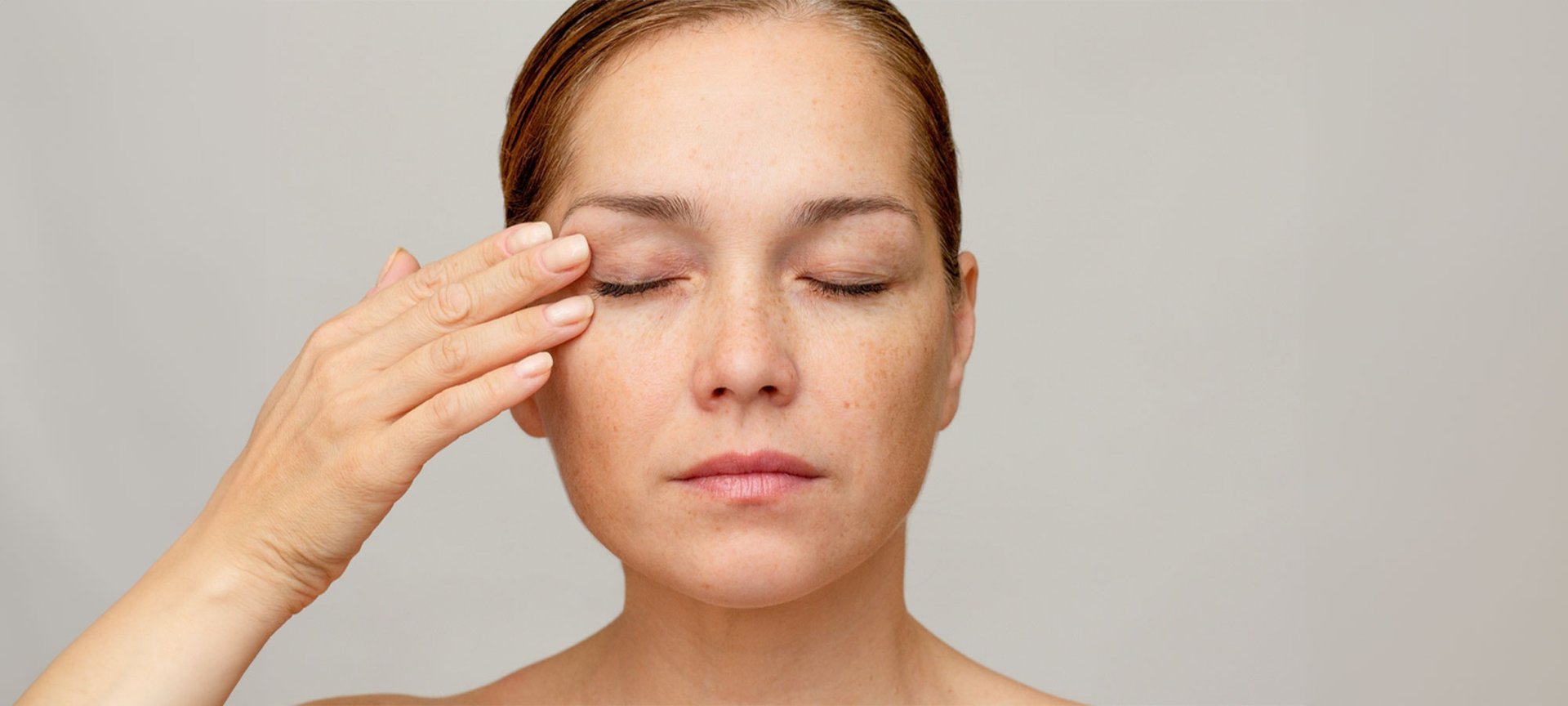 Augen größer schminken bei Schlupflidern | L’Oréal Paris